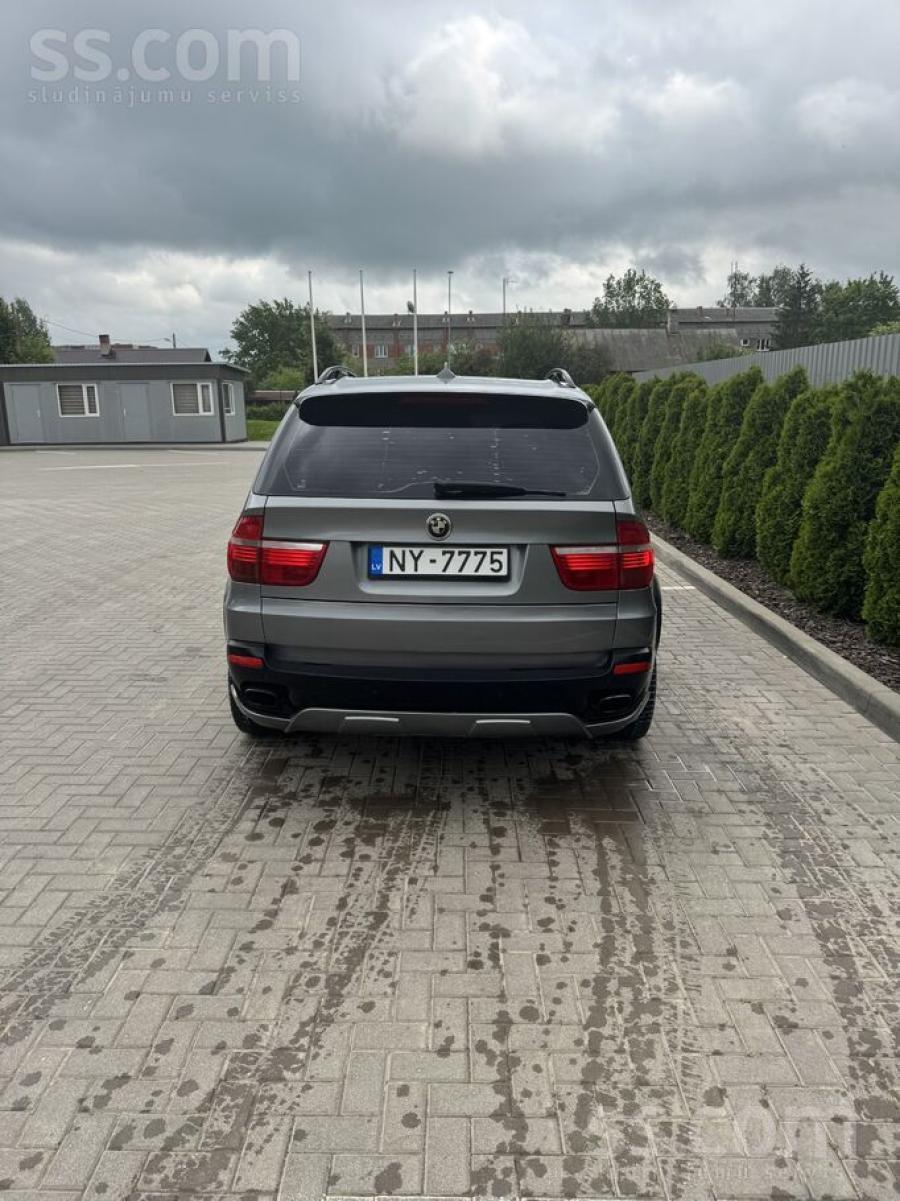 Grey BMW X5 2007 in Ludza, with an engine capacity of 3.00 L and mileage of 304 thousand km for 6750 €, photo 3 on AUTOMOTO.COM.LV