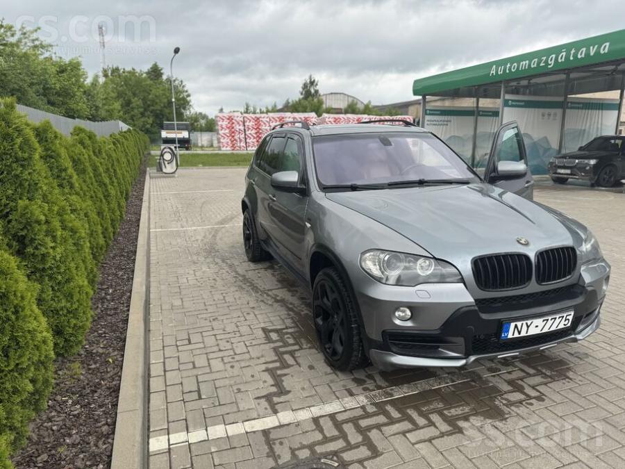 Grey BMW X5 2007 in Ludza, with an engine capacity of 3.00 L and mileage of 304 thousand km for 6750 €, photo 7 on AUTOMOTO.COM.LV