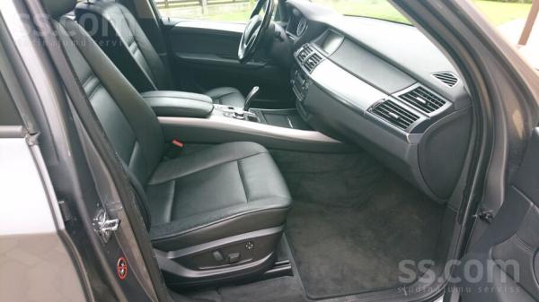 Grey BMW X5 2007 in Riga, with an engine capacity of 3.00 L and mileage of 215 thousand km for 6500 €, photo 7 on AUTOMOTO.COM.LV