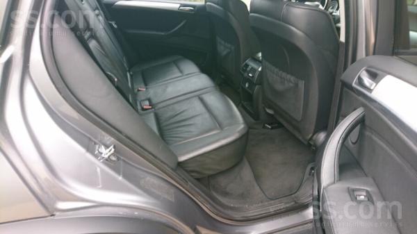 Grey BMW X5 2007 in Riga, with an engine capacity of 3.00 L and mileage of 215 thousand km for 6500 €, photo 8 on AUTOMOTO.COM.LV
