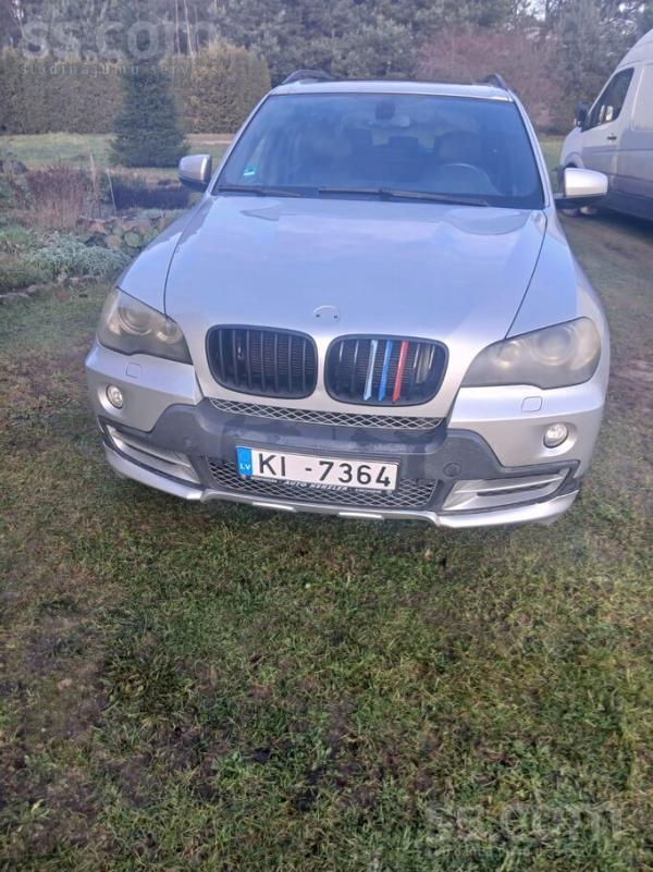 Grey BMW X5 2007 in Liepaja, with an engine capacity of 3.00 L and mileage of 286 thousand km for 7000 €, photo 2 on AUTOMOTO.COM.LV