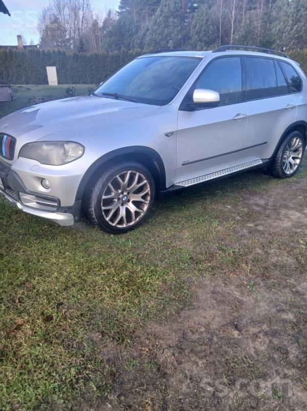 Grey BMW X5 2007 in Liepaja, with an engine capacity of 3.00 L and mileage of 286 thousand km for 7000 €, photo 3 on AUTOMOTO.COM.LV