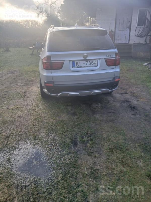 Grey BMW X5 2007 in Liepaja, with an engine capacity of 3.00 L and mileage of 286 thousand km for 7000 €, photo 4 on AUTOMOTO.COM.LV