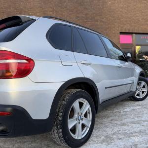 Grey BMW X5 2007 in Kaisiadorys, with an engine capacity of 2.99 L and mileage of 295 thousand km for 6750 €, photo 16 on AUTOMOTO.COM.LV
