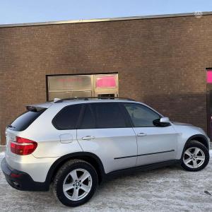 Grey BMW X5 2007 in Kaisiadorys, with an engine capacity of 2.99 L and mileage of 295 thousand km for 6750 €, photo 17 on AUTOMOTO.COM.LV