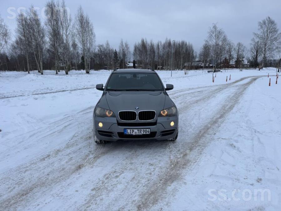 Grey BMW X5 2007 in Jelgava, with an engine capacity of 3.00 L and mileage of 0 thousand km for 9250 €, photo 2 on AUTOMOTO.COM.LV