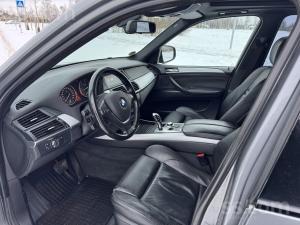 Grey BMW X5 2007 in Jelgava, with an engine capacity of 3.00 L and mileage of 0 thousand km for 9250 €, photo 12 on AUTOMOTO.COM.LV