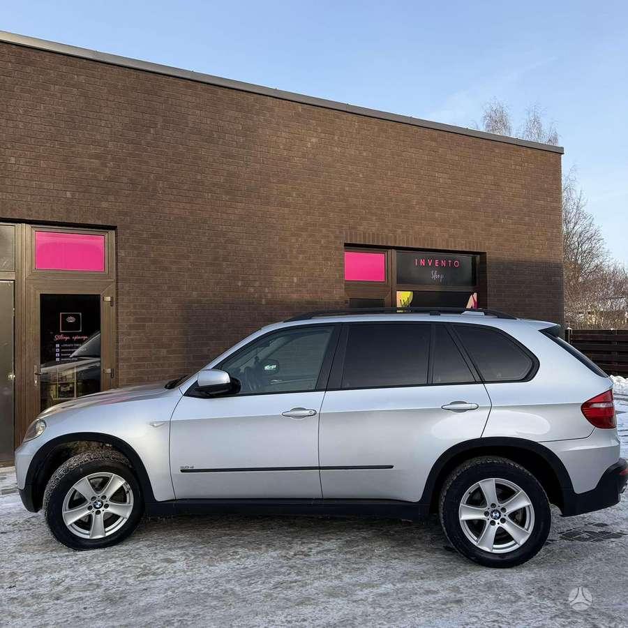 Grey BMW X5 2007 in Kaisiadorys, with an engine capacity of 2.99 L and mileage of 296 thousand km for 6950 €, photo 13 on AUTOMOTO.COM.LV