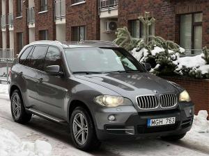 Pelēks BMW X5 2007 Viļņa, ar dzinēja tilpumu 2.99 L un nobraukumu 394 tūkst. km par 8650 €, foto  vietnē AUTOMOTO.COM.LV