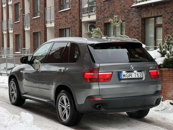 Pelēks BMW X5 2007 Viļņa, ar dzinēja tilpumu 2.99 L un nobraukumu 394 tūkst. km par 8650 €, foto 5 vietnē AUTOMOTO.COM.LV