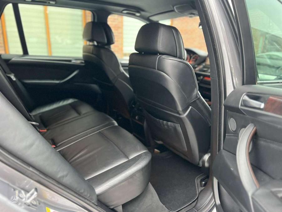 Pelēks BMW X5 2007 Viļņa, ar dzinēja tilpumu 2.99 L un nobraukumu 394 tūkst. km par 8650 €, foto 17 vietnē AUTOMOTO.COM.LV