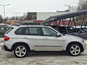 Grey BMW X5 2007 in Silute, with an engine capacity of 3.00 L and mileage of 370 thousand km for 6400 €, photo 2 on AUTOMOTO.COM.LV