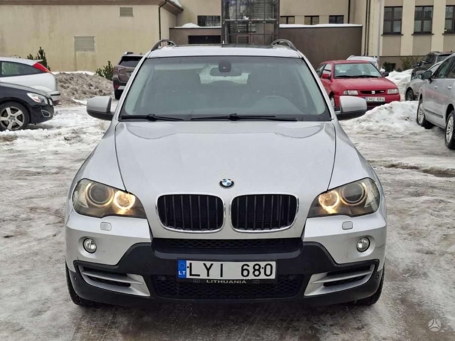 Grey BMW X5 2007 in Silute, with an engine capacity of 3.00 L and mileage of 370 thousand km for 6400 €, photo 3 on AUTOMOTO.COM.LV
