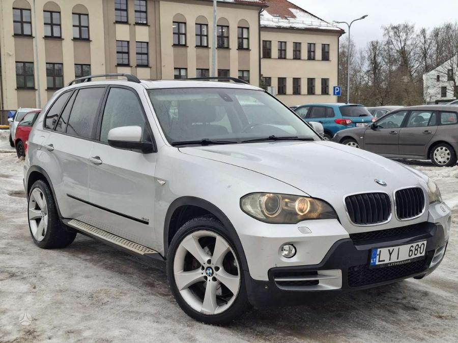 Grey BMW X5 2007 in Silute, with an engine capacity of 3.00 L and mileage of 370 thousand km for 6400 €, photo 4 on AUTOMOTO.COM.LV