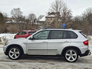 Grey BMW X5 2007 in Silute, with an engine capacity of 3.00 L and mileage of 370 thousand km for 6400 €, photo 5 on AUTOMOTO.COM.LV