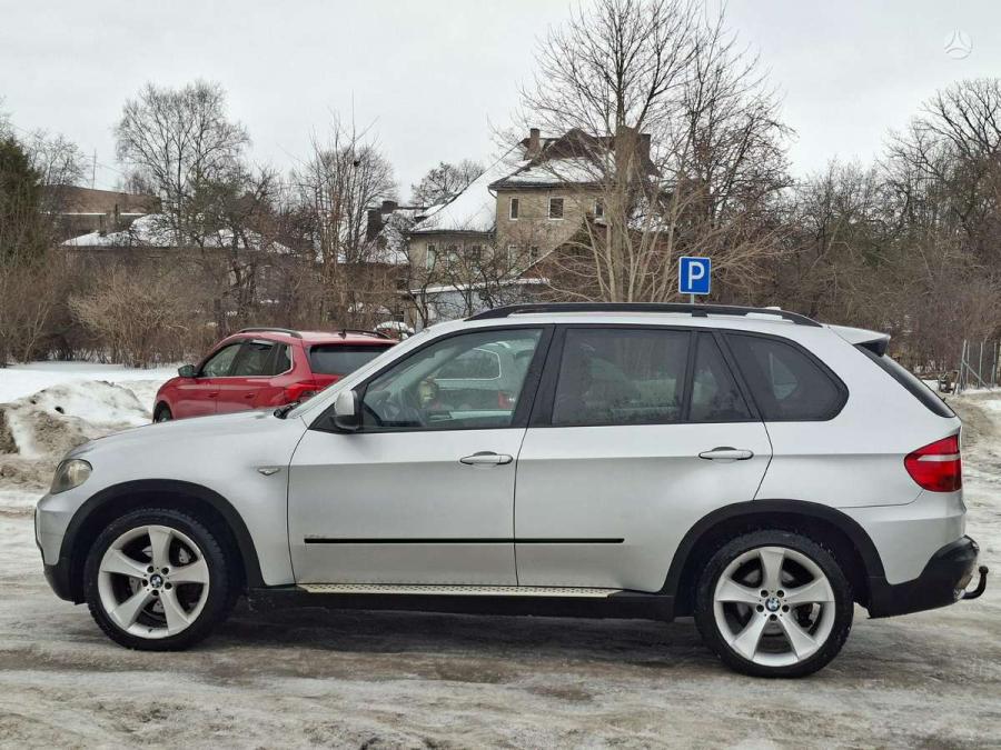 Grey BMW X5 2007 in Silute, with an engine capacity of 3.00 L and mileage of 370 thousand km for 6400 €, photo 5 on AUTOMOTO.COM.LV
