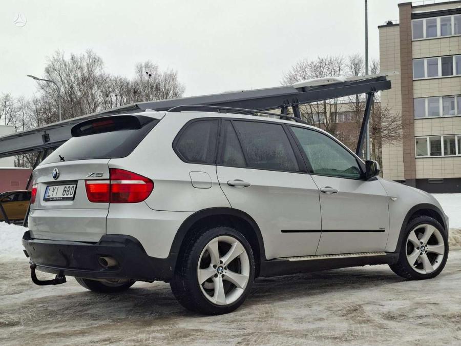 Grey BMW X5 2007 in Silute, with an engine capacity of 3.00 L and mileage of 370 thousand km for 6400 €, photo 6 on AUTOMOTO.COM.LV