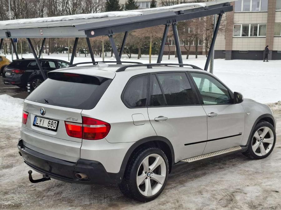 Grey BMW X5 2007 in Silute, with an engine capacity of 3.00 L and mileage of 370 thousand km for 6400 €, photo 7 on AUTOMOTO.COM.LV