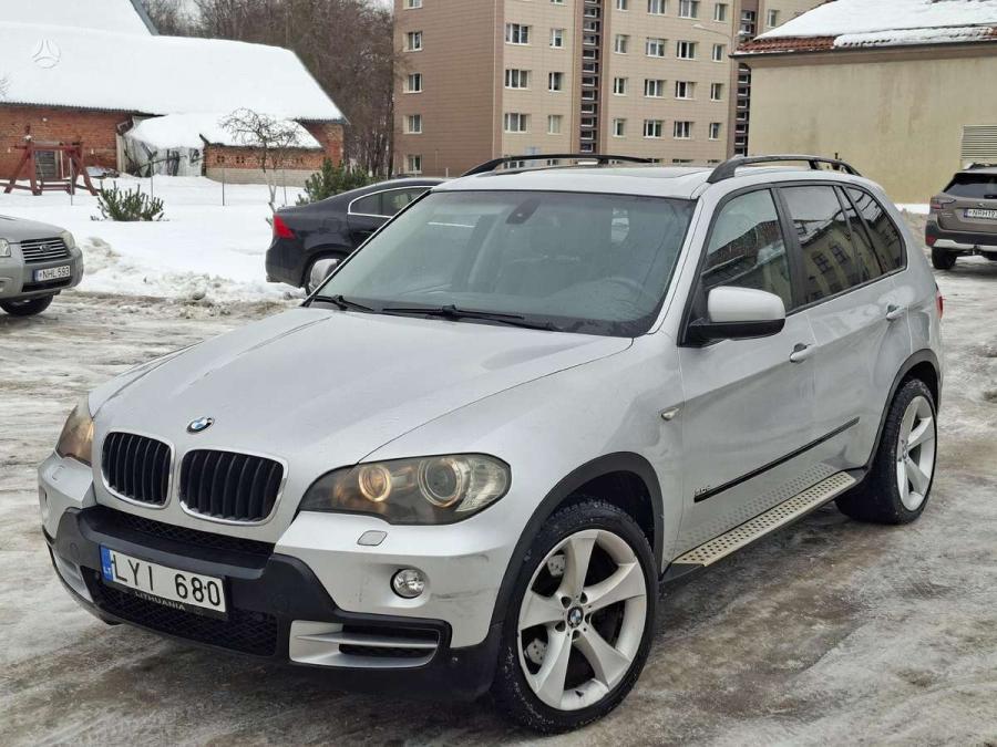 Grey BMW X5 2007 in Silute, with an engine capacity of 3.00 L and mileage of 370 thousand km for 6400 €, photo 9 on AUTOMOTO.COM.LV