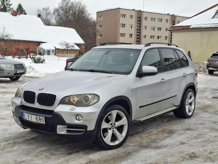Grey BMW X5 2007 in Silute, with an engine capacity of 3.00 L and mileage of 370 thousand km for 6400 €, photo 10 on AUTOMOTO.COM.LV