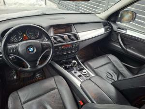 Grey BMW X5 2007 in Silute, with an engine capacity of 3.00 L and mileage of 370 thousand km for 6400 €, photo 18 on AUTOMOTO.COM.LV