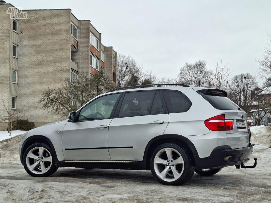 Grey BMW X5 2007 in Silute, with an engine capacity of 3.00 L and mileage of 370 thousand km for 6400 €, photo 1 on AUTOMOTO.COM.LV