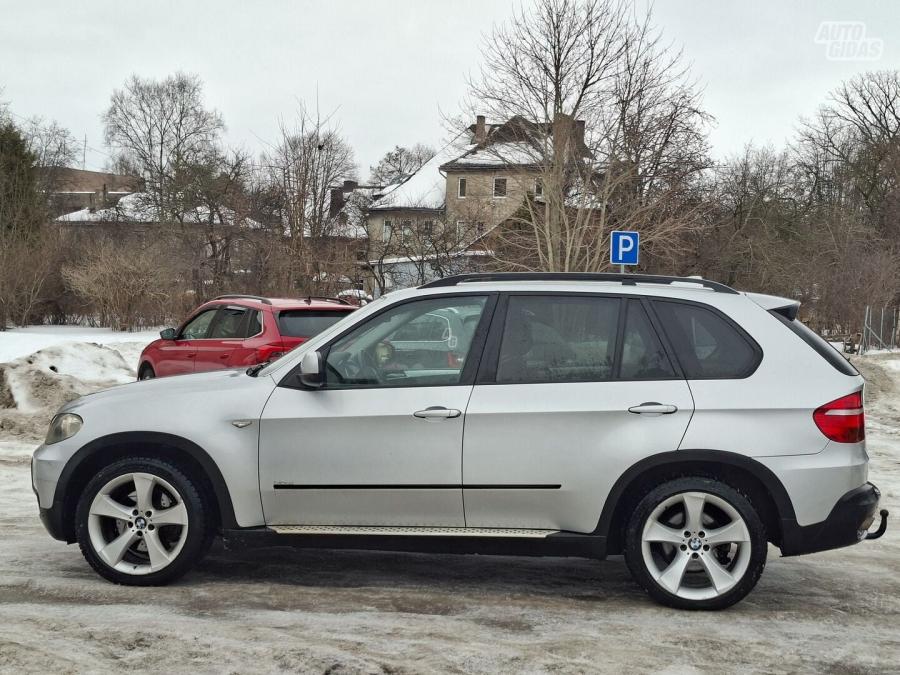 Grey BMW X5 2007 in Silute, with an engine capacity of 3.00 L and mileage of 370 thousand km for 6400 €, photo 6 on AUTOMOTO.COM.LV