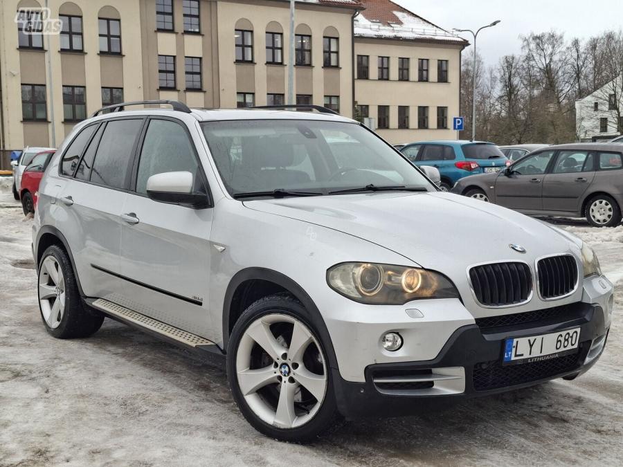 Grey BMW X5 2007 in Silute, with an engine capacity of 3.00 L and mileage of 370 thousand km for 6400 €, photo 8 on AUTOMOTO.COM.LV