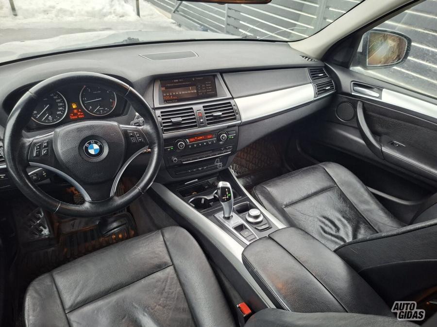 Grey BMW X5 2007 in Silute, with an engine capacity of 3.00 L and mileage of 370 thousand km for 6400 €, photo 19 on AUTOMOTO.COM.LV