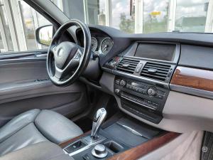 Grey BMW X5 2007 in Vilnius, with an engine capacity of 2.99 L and mileage of 349 thousand km for 7500 €, photo 12 on AUTOMOTO.COM.LV