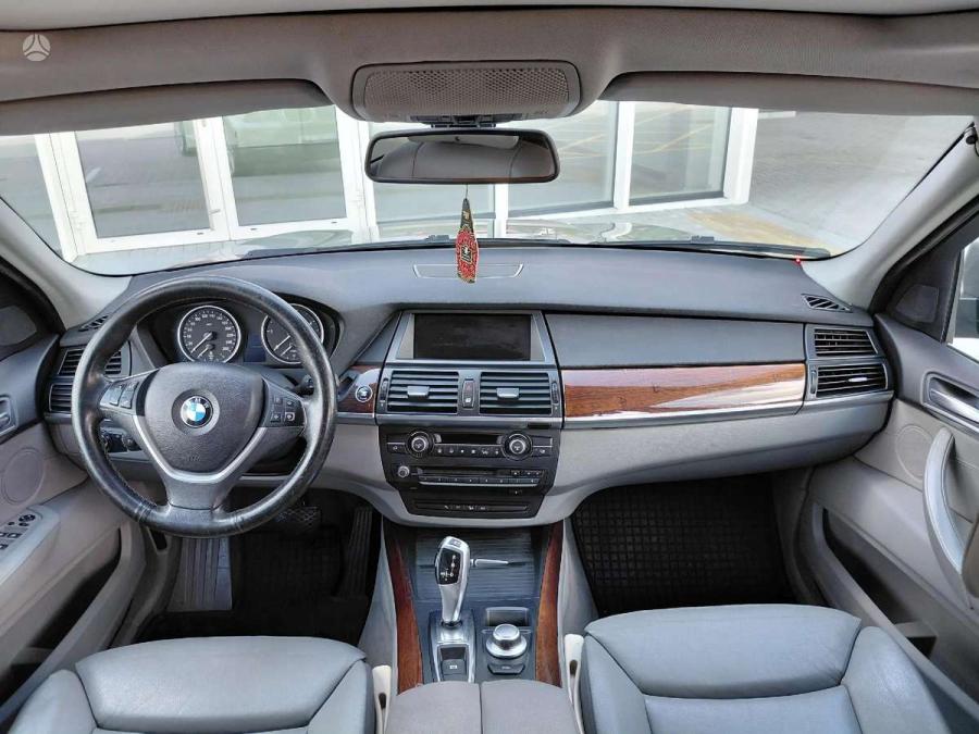 Grey BMW X5 2007 in Vilnius, with an engine capacity of 2.99 L and mileage of 349 thousand km for 7500 €, photo 16 on AUTOMOTO.COM.LV