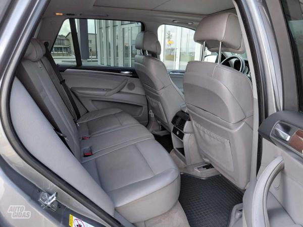 Grey BMW X5 2007 in Vilnius, with an engine capacity of 3.00 L and mileage of 349 thousand km for 6300 €, photo 10 on AUTOMOTO.COM.LV