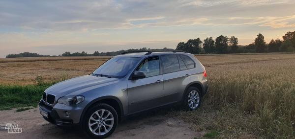 Pelēks BMW X5 2007 Panevēža, ar dzinēja tilpumu 3.00 L un nobraukumu 321 tūkst. km par 8200 €, foto 1 vietnē AUTOMOTO.COM.LV