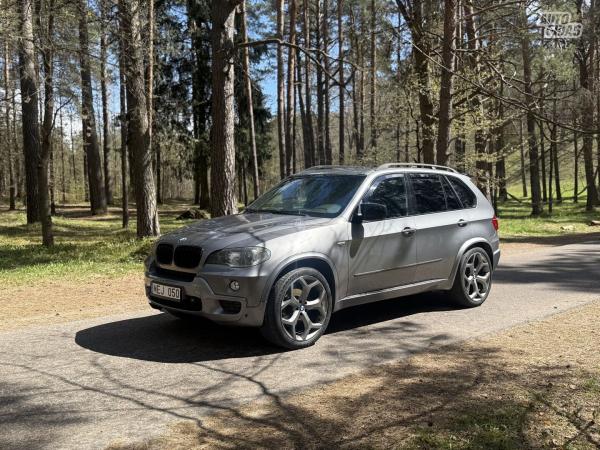 Grey BMW X5 2007 in Vilnius, with an engine capacity of 3.00 L and mileage of 401 thousand km for 7900 €, photo 1 on AUTOMOTO.COM.LV