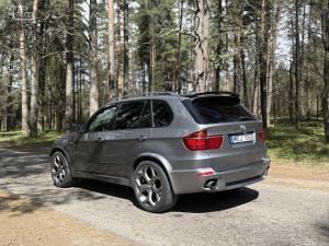 Pelēks BMW X5 2007 Viļņa, ar dzinēja tilpumu 3.00 L un nobraukumu 401 tūkst. km par 7900 €, foto 6 vietnē AUTOMOTO.COM.LV