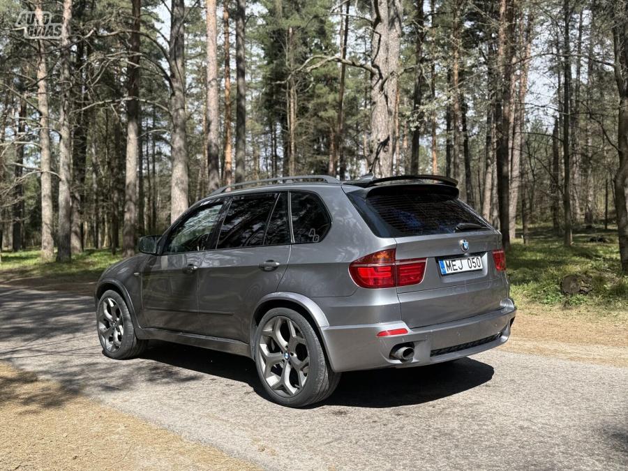 Pelēks BMW X5 2007 Viļņa, ar dzinēja tilpumu 3.00 L un nobraukumu 401 tūkst. km par 7900 €, foto 6 vietnē AUTOMOTO.COM.LV
