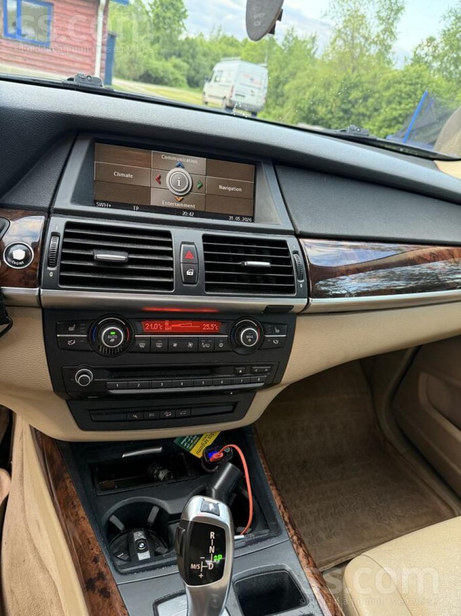 Grey BMW X5 2007 in Rezekne, with an engine capacity of 3.00 L and mileage of 423 thousand km for 7200 €, photo 7 on AUTOMOTO.COM.LV