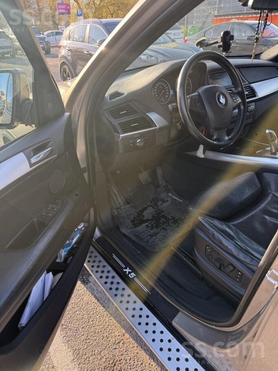 Pelēks BMW X5 2007 Rīga, ar dzinēja tilpumu 3.00 L un nobraukumu 413 tūkst. km par 6900 €, foto 9 vietnē AUTOMOTO.COM.LV