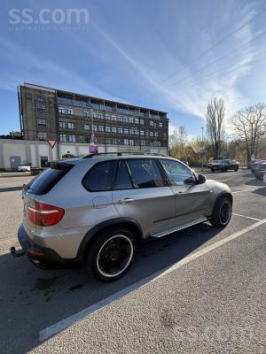 Pelēks BMW X5 2007 Rīga, ar dzinēja tilpumu 3.00 L un nobraukumu 413 tūkst. km par 6900 €, foto 14 vietnē AUTOMOTO.COM.LV