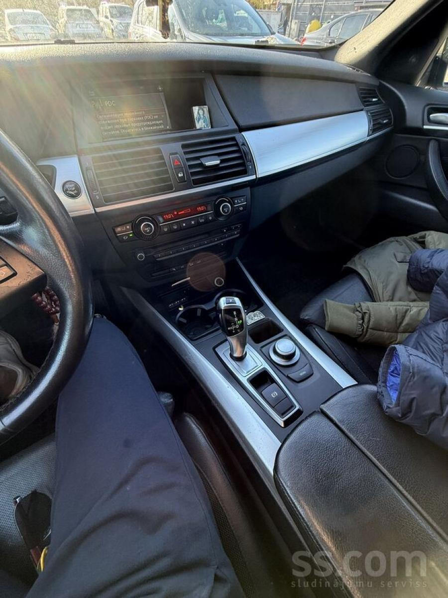 Pelēks BMW X5 2007 Rīga, ar dzinēja tilpumu 3.00 L un nobraukumu 413 tūkst. km par 6900 €, foto 16 vietnē AUTOMOTO.COM.LV
