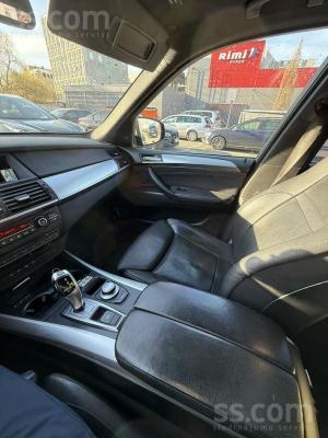 Pelēks BMW X5 2007 Rīga, ar dzinēja tilpumu 3.00 L un nobraukumu 413 tūkst. km par 6900 €, foto 17 vietnē AUTOMOTO.COM.LV