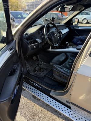 Pelēks BMW X5 2007 Rīga, ar dzinēja tilpumu 3.00 L un nobraukumu 413 tūkst. km par 6900 €, foto 21 vietnē AUTOMOTO.COM.LV