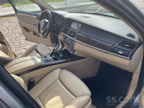 Grey BMW X5 2007 in Daugavpils, with an engine capacity of 3.00 L and mileage of 379 thousand km for 7299 €, photo 10 on AUTOMOTO.COM.LV