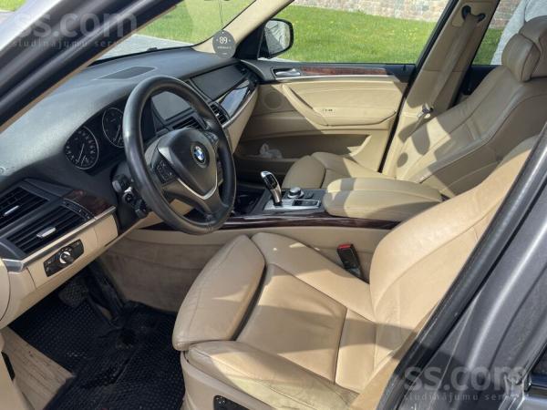 Grey BMW X5 2007 in Daugavpils, with an engine capacity of 3.00 L and mileage of 379 thousand km for 6999 €, photo 8 on AUTOMOTO.COM.LV