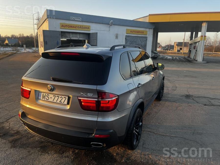 Grey BMW X5 2007 in Daugavpils, with an engine capacity of 3.00 L and mileage of 307 thousand km for 9700 €, photo 9 on AUTOMOTO.COM.LV