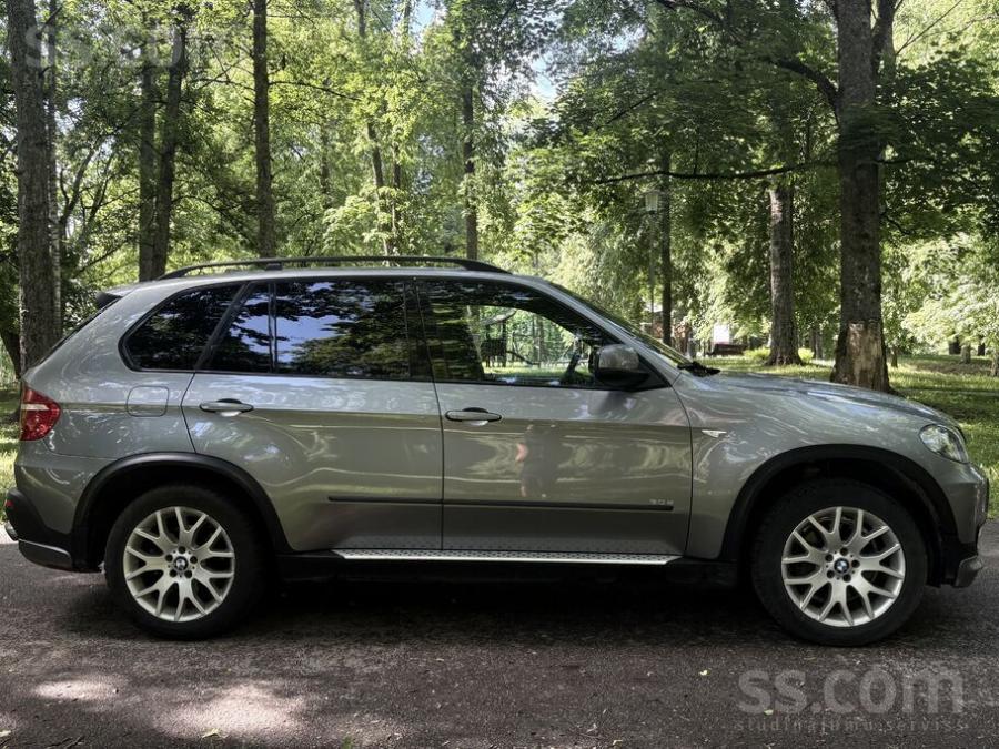 Grey BMW X5 2007 in Ogre, with an engine capacity of 3.00 L and mileage of 405 thousand km for 8000 €, photo 4 on AUTOMOTO.COM.LV