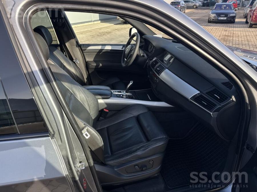 Pelēks BMW X5 2007 Liepāja, ar dzinēja tilpumu 3.00 L un nobraukumu 327 tūkst. km par 8800 €, foto 13 vietnē AUTOMOTO.COM.LV
