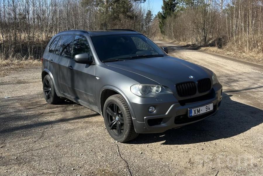 Grey BMW X5 2007 in Valmiera, with an engine capacity of 3.00 L and mileage of 425 thousand km for 9500 €, photo 1 on AUTOMOTO.COM.LV