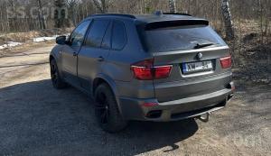 Grey BMW X5 2007 in Valmiera, with an engine capacity of 3.00 L and mileage of 425 thousand km for 9500 €, photo 4 on AUTOMOTO.COM.LV