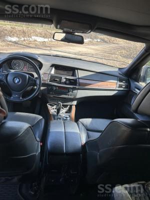 Grey BMW X5 2007 in Valmiera, with an engine capacity of 3.00 L and mileage of 425 thousand km for 9500 €, photo 6 on AUTOMOTO.COM.LV